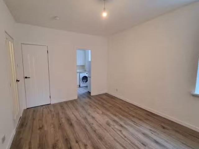 2 bedroom flat for rent in St Andrew Street, The City Centre.