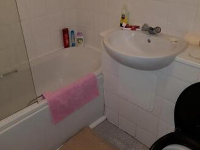 2 bedroom flat for rent in St. Andrews Close, CT1