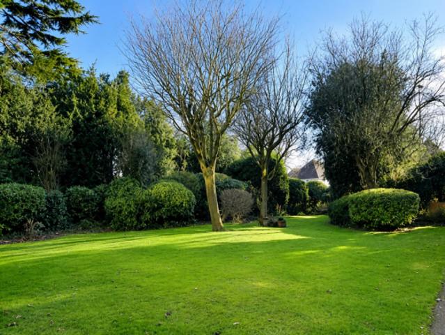 2 bedroom flat for rent in St Andrews Gardens, Church Road, Worthing, BN13