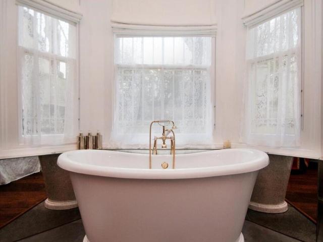 2 bedroom flat for rent in St Charles Square, North Kensington, London, W10