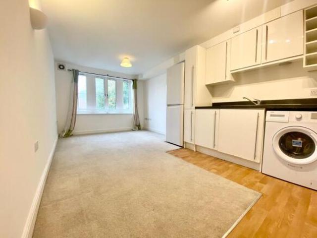 2 bedroom flat for rent in St George, Church Road, BS5