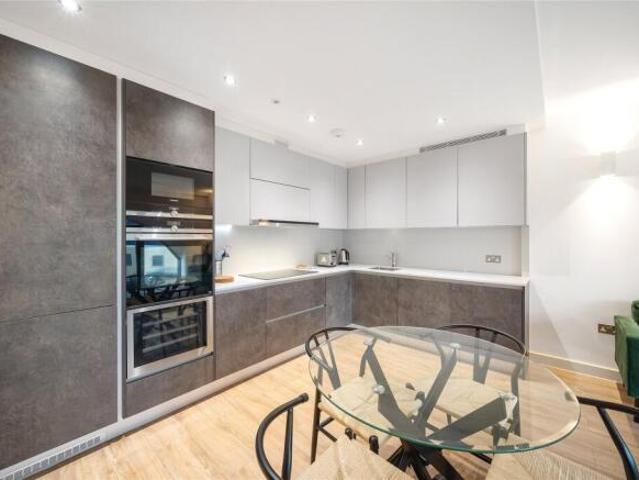 2 bedroom flat for rent in St Georges Apartments, 368 High Street, Brentford, TW8