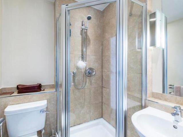 2 bedroom flat for rent in St Georges House, TW9