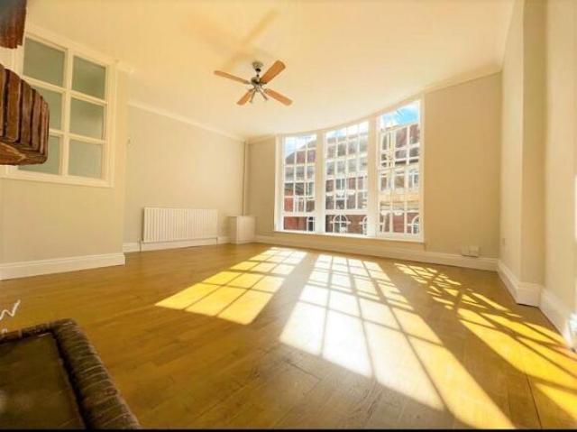 2 bedroom flat for rent in St. Georges Square, Portsmouth, Hampshire, PO1