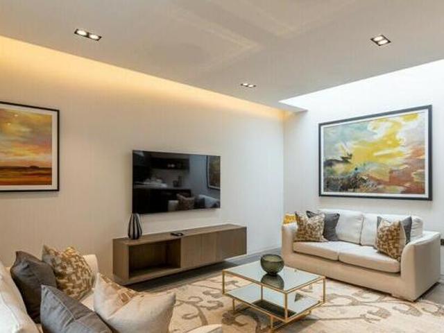 2 Bedroom Flat For Rent In St James