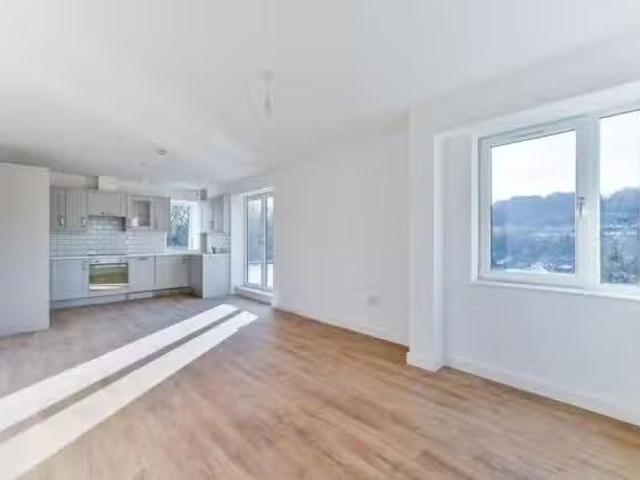 2 bedroom flat for rent in St James Road, Croydon, Purley, CR8