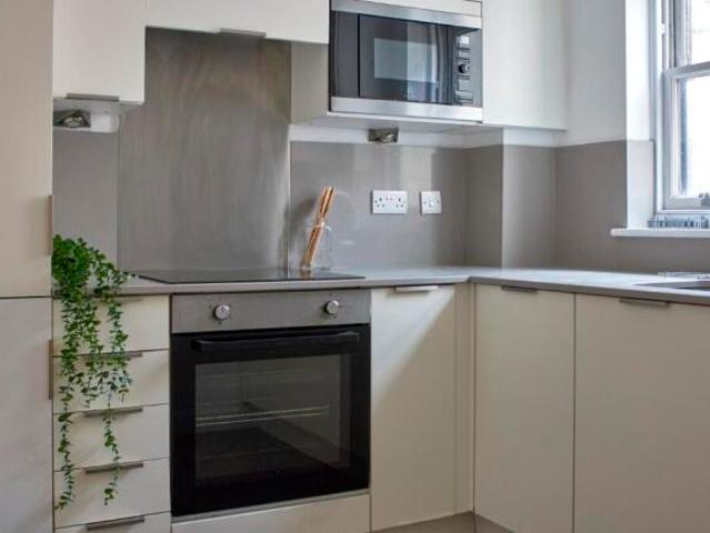2 bedroom flat for rent in St. James's Parade, Bath, Somerset, BA1