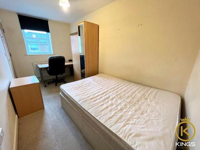 2 bedroom flat for rent in St. James's Road, Southsea, PO5
