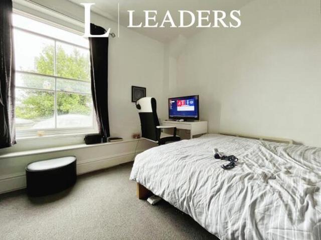 2 bedroom flat for rent in St. Johns, WR2
