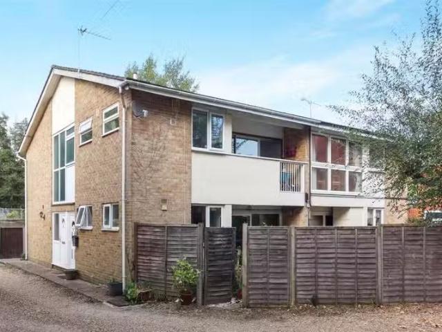 2 bedroom flat for rent in St Johns Court, Brookwood, GU24
