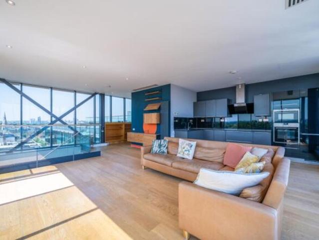 2 bedroom flat for rent in St. John's Hill London SW11