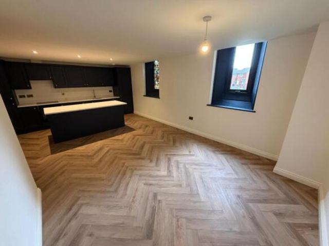 2 bedroom flat for rent in St. Johns Place, Waterloo, L22