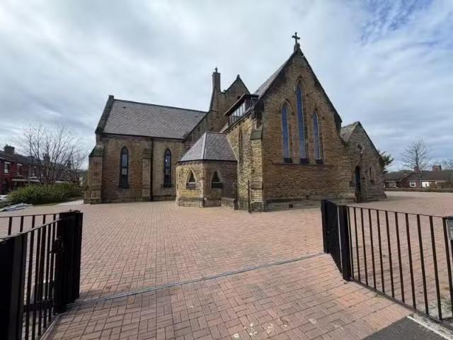 2 bedroom flat for rent in St. Johns Place, Waterloo, L22