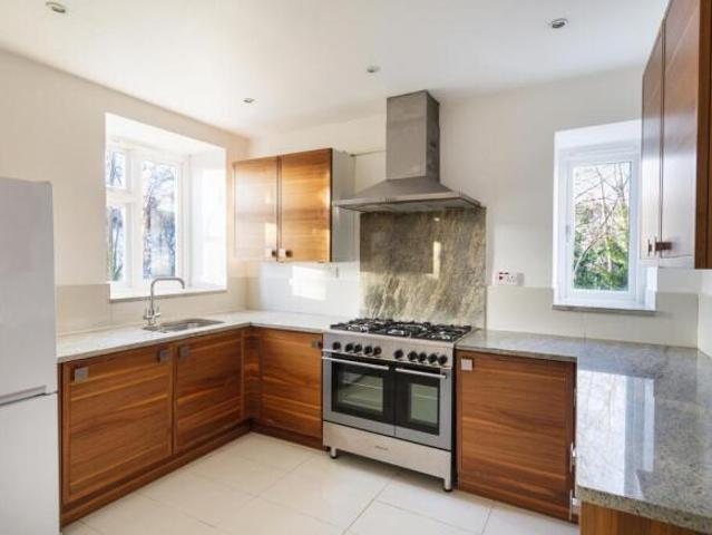 2 bedroom flat for rent in St Johns Road, Clifton, BS8