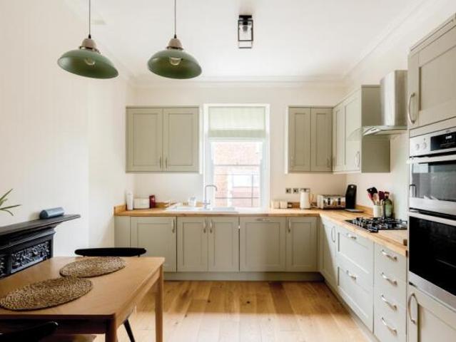2 bedroom flat for rent in St John's Road Clifton, BS8