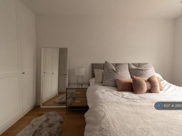 2 bedroom flat for rent in St Johns Road, London, SE20