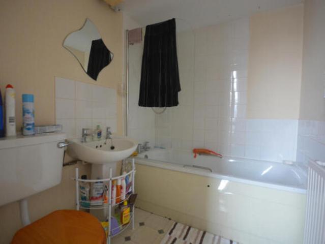 2 bedroom flat for rent in St Johns Road, Tunbridge Wells. TN4