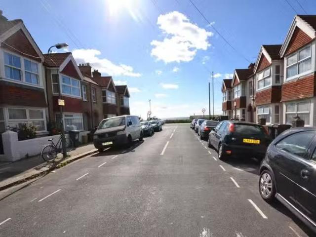 2 bedroom flat for rent in St. Leonards Avenue, Hove, BN3