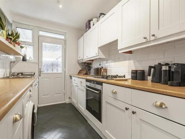 2 bedroom flat for rent in St. Leonards Court, East Sheen, SW14