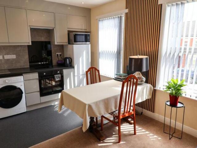 2 bedroom flat for rent in St. Leonards Road, Northampton, NN4