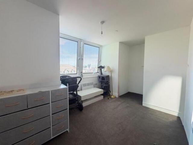 2 bedroom flat for rent in St. Leonards Road, Eastbourne, BN21 3UU, BN21