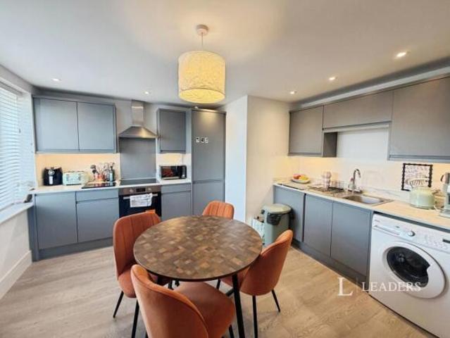 2 bedroom flat for rent in St. Leonards Road, Eastbourne, East Sussex, BN21