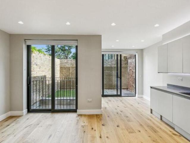 2 bedroom flat for rent in St. Leonards Road, London, SW14