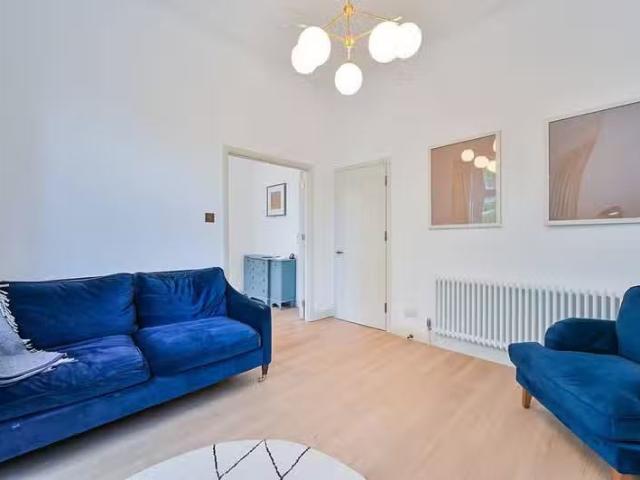 2 bedroom flat for rent in St Leonard's Road, Surbiton, KT6