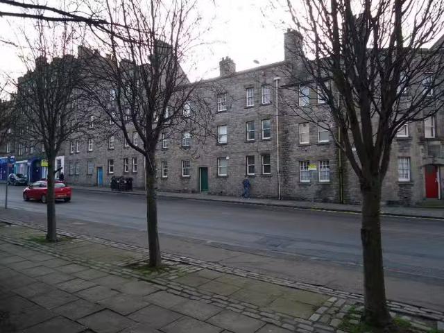 2 bedroom flat for rent in St Leonards Street, South Side, Edi.