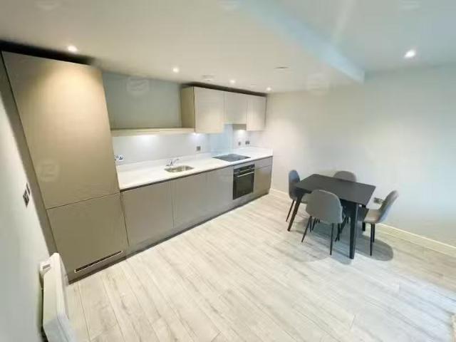 2 bedroom flat for rent in St. Martins Place, 169 Broad Street.