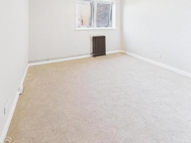 2 bedroom flat for rent in St Mary Le Park Court, Parkgate Road, London, SW11