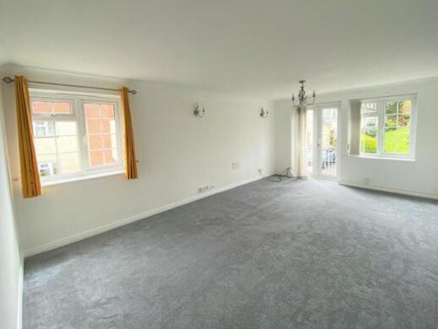 2 bedroom flat for rent in St. Mary's Close, Willingdon, Eastbourne, BN22