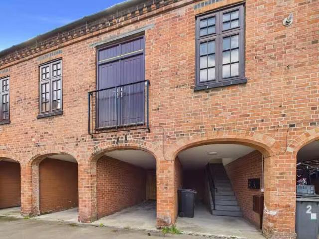 2 bedroom flat for rent in St. Marys Road, Market Harborough.