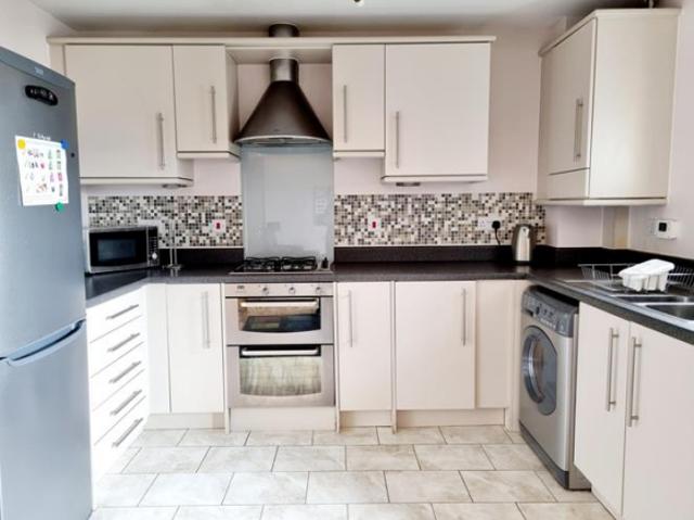 2 bedroom flat for rent in St Margarets Court, SA1