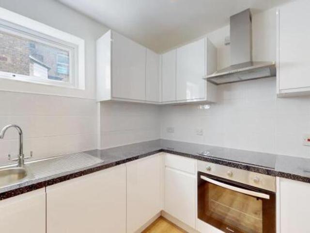 2 bedroom flat for rent in St Margarets Road, TW1