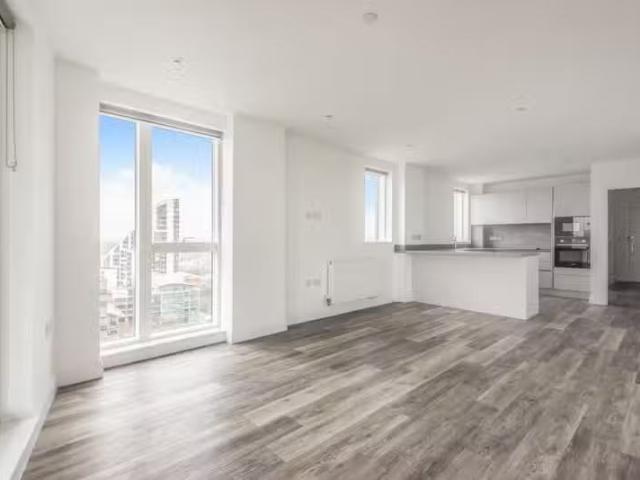 2 bedroom flat for rent in St. Marks Road Bromley BR2