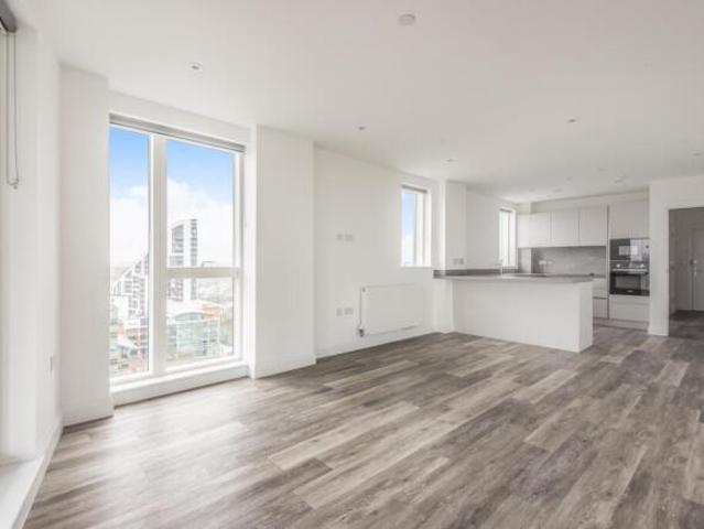 2 bedroom flat for rent in St. Marks Road Bromley BR2