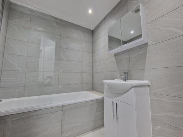 2 bedroom flat for rent in St Michaels Court, The Riding, Golders Green, Barnet, London, NW11