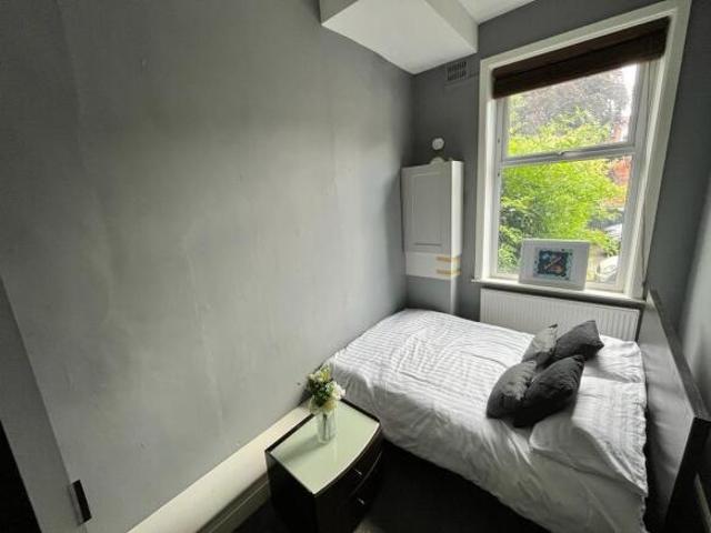 2 bedroom flat for rent in St. Michaels Grove, Headingley, Leeds, LS6