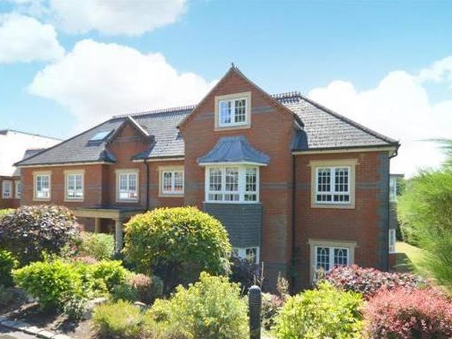 2 bedroom flat for rent in St Monicas Road Kingswood KT20