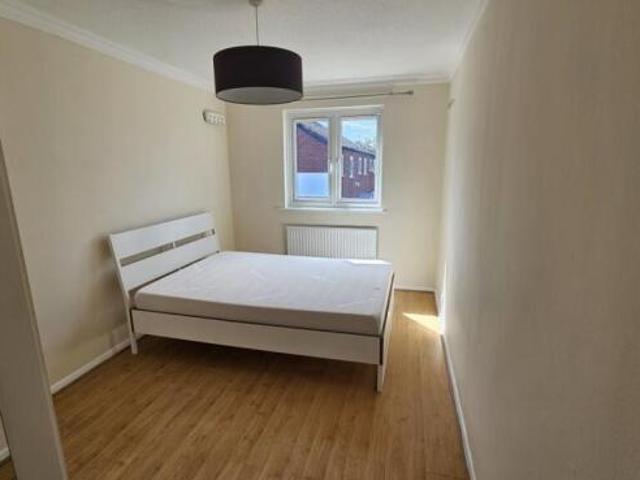 2 bedroom flat for rent in St Pauls Close, Ealing Common, W5