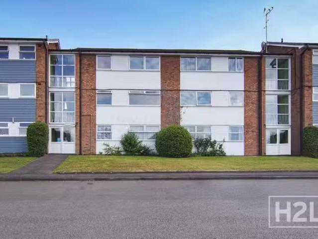 2 bedroom flat for rent in St. Pauls Crescent, Coleshill B46 1.