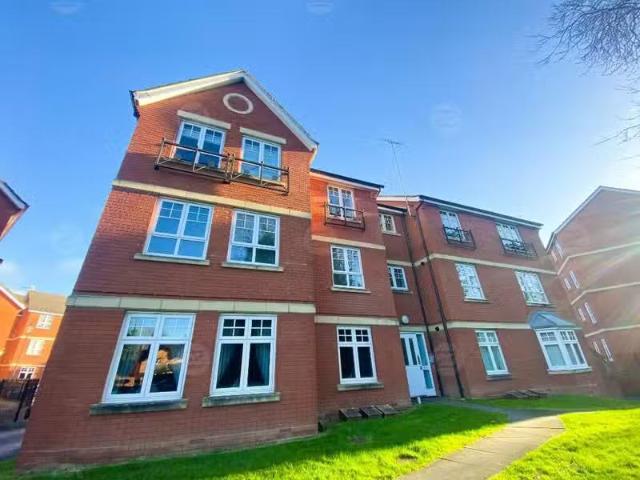 2 bedroom flat for rent in St. Peters Close, Bromsgrove, Worce.