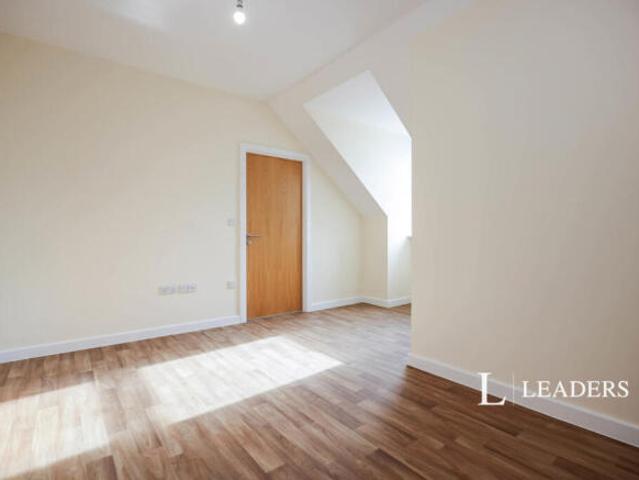 2 bedroom flat for rent in St. Peters Gardens, Marefair, Northampton, NN1