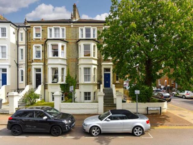 2 bedroom flat for rent in St. Philip's Road, Surbiton, KT6