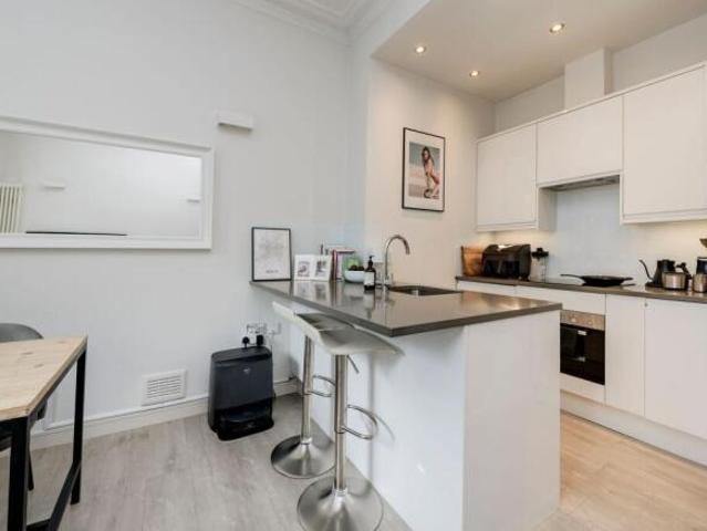 2 bedroom flat for rent in St. Stephens Gardens, Notting Hill, W2