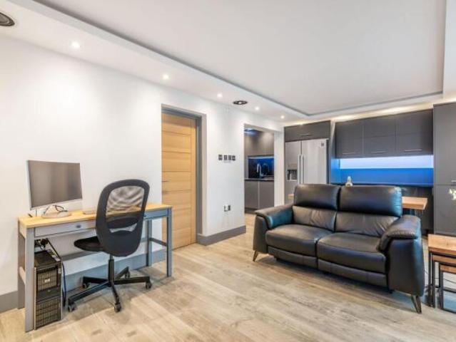2 bedroom flat for rent in St Stephens Gardens, Notting Hill, London, W2