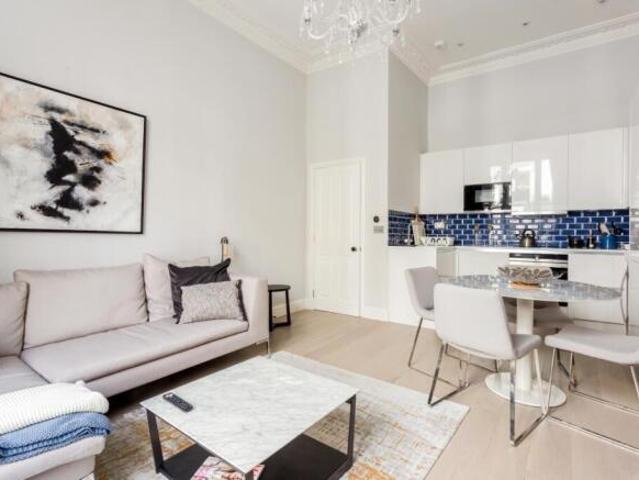 2 bedroom flat for rent in St. Stephens Gardens London W2