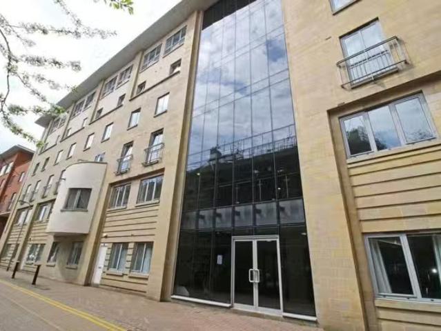 2 bedroom flat for rent in St Stephens Mansions, Mount Stuart.