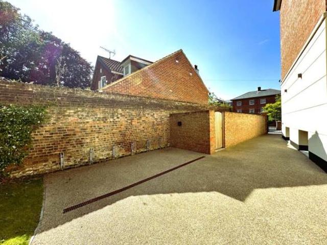 2 bedroom flat for rent in St. Stephens Road, Canterbury, CT2